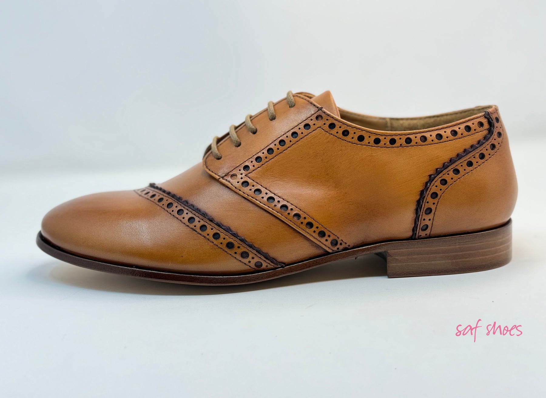 Saf Shoes: classy, comfy, genderless dance shoes